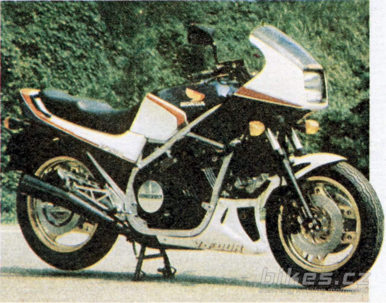 Honda VF 750 F - 1983 - technické parametry, názory motorkářů, servisní ...